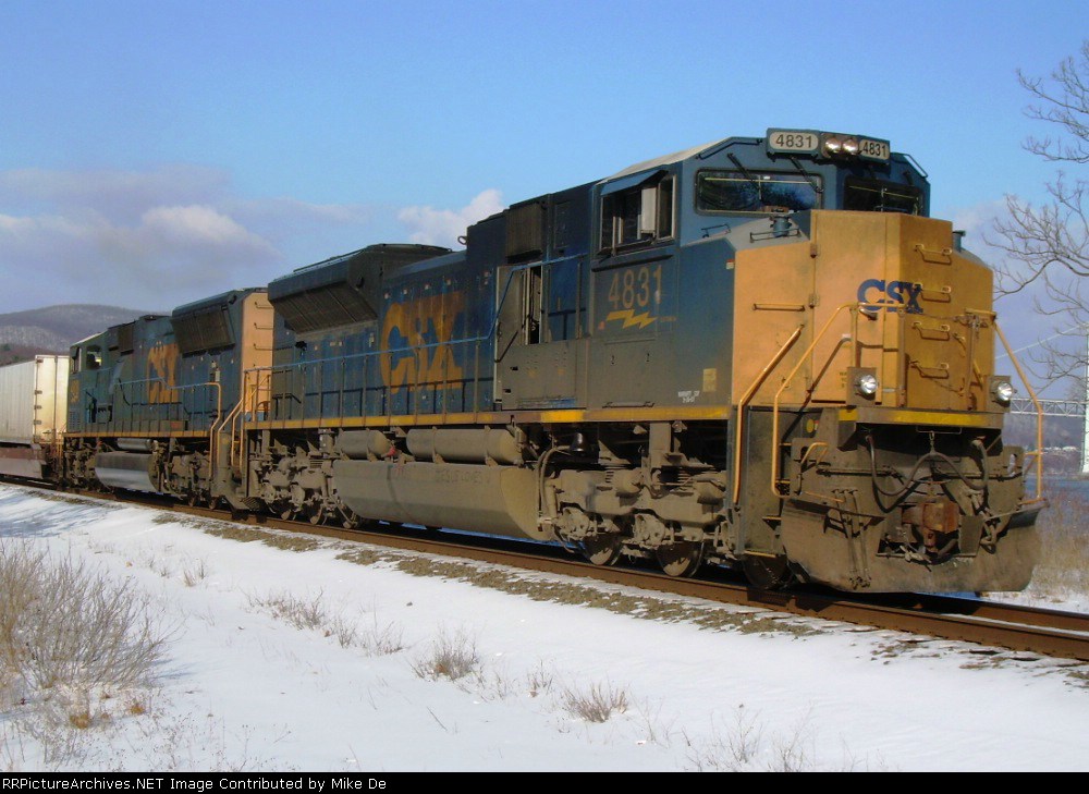 CSX 4831 Q110